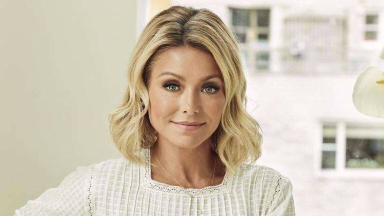 'Are you kidding me?': 52 Year Old Kelly Ripa Jealous of Own 25 Year ...