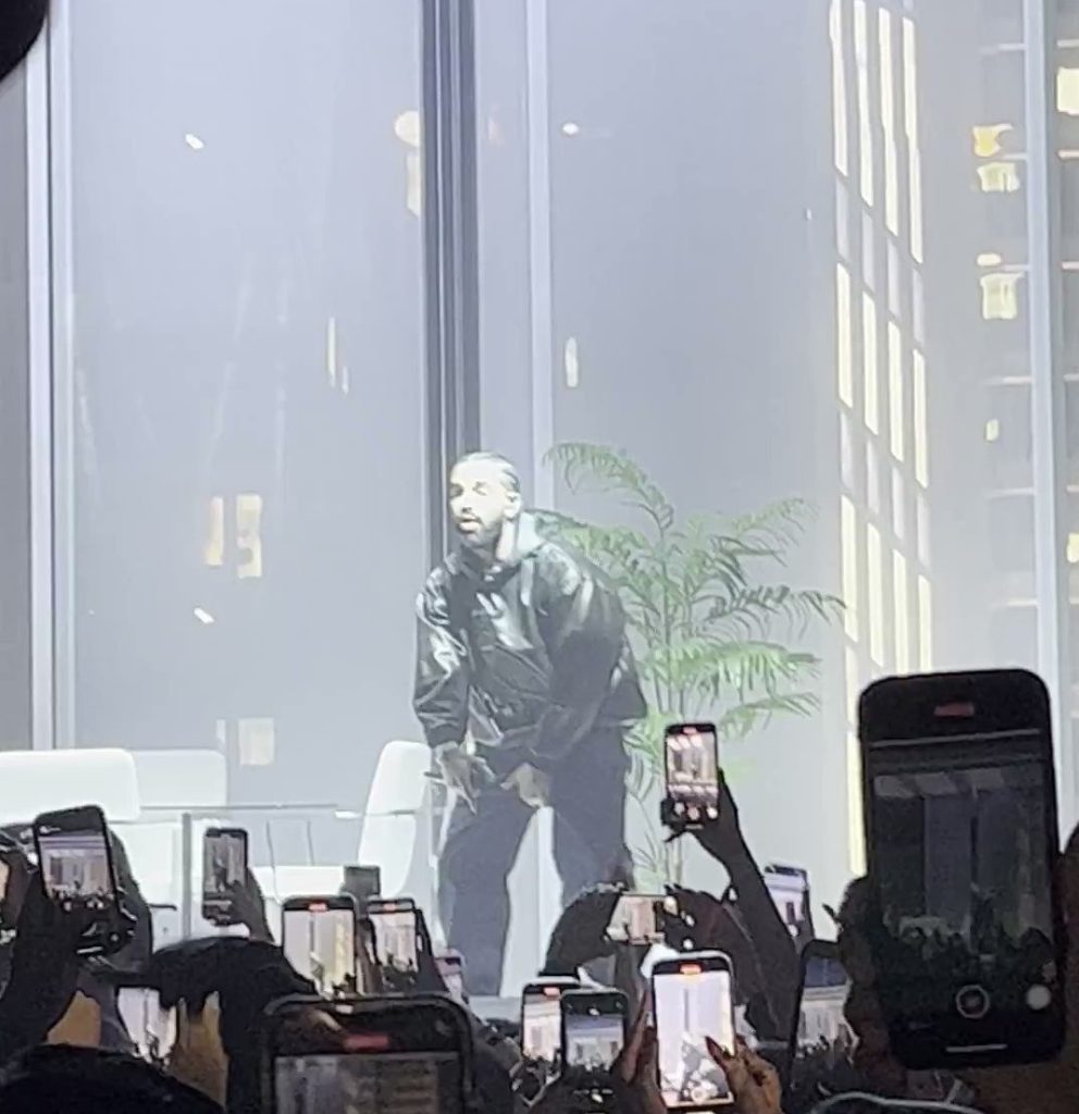 “Just gotta make sure everybody’s okay”: Drake Halts Entire Concert ...