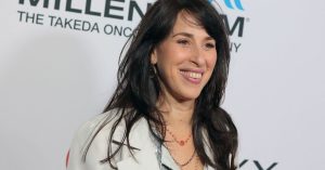 "Anywhere with a pool and a piña colada": Friends Star Maggie Wheeler ...
