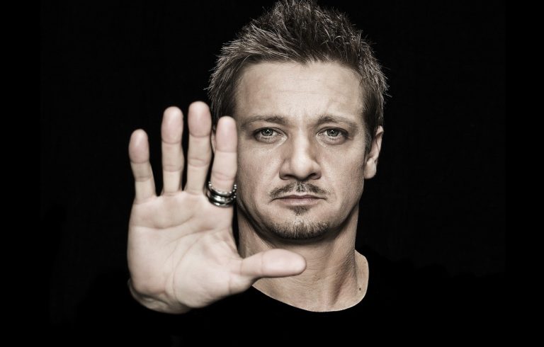 Jeremy Renner's Finger Conditions: Why Does Hawkeye Star Has Clubbed ...
