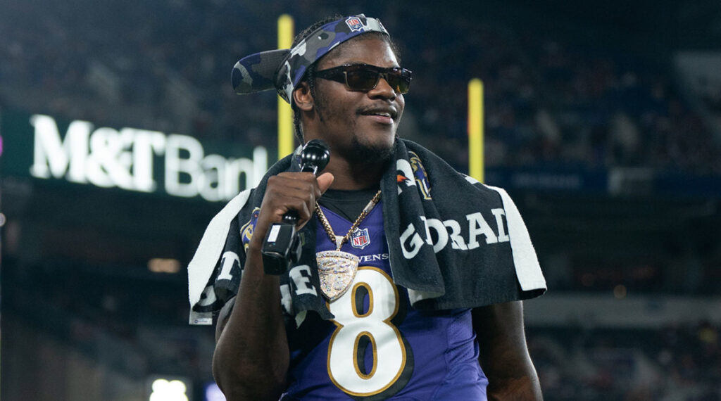 "Congratulations": Tom Brady Responds to Rival Lamar Jackson's $260M ...