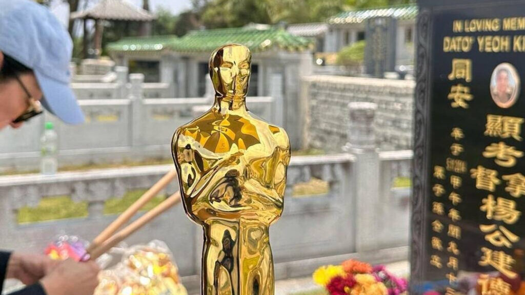Everything Everywhere Star Michelle Yeoh Brings Best Actress Oscar Back ...